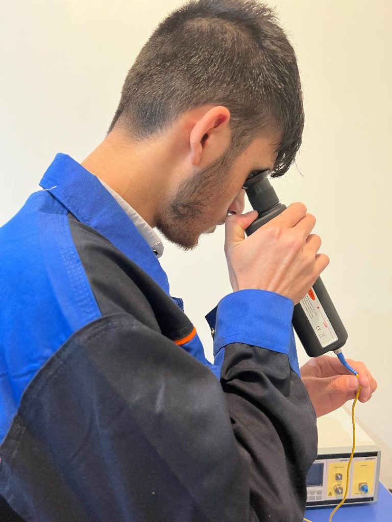 Fiber Network Testing and Maintenance - شرکت آسیا ارتباط کام